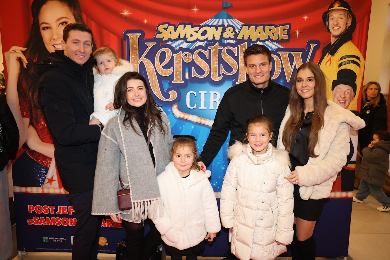 IN BEELD. Bekend Vlaanderen zet de kerstvakantie in op première ‘Samson & Marie Kerstshow ...