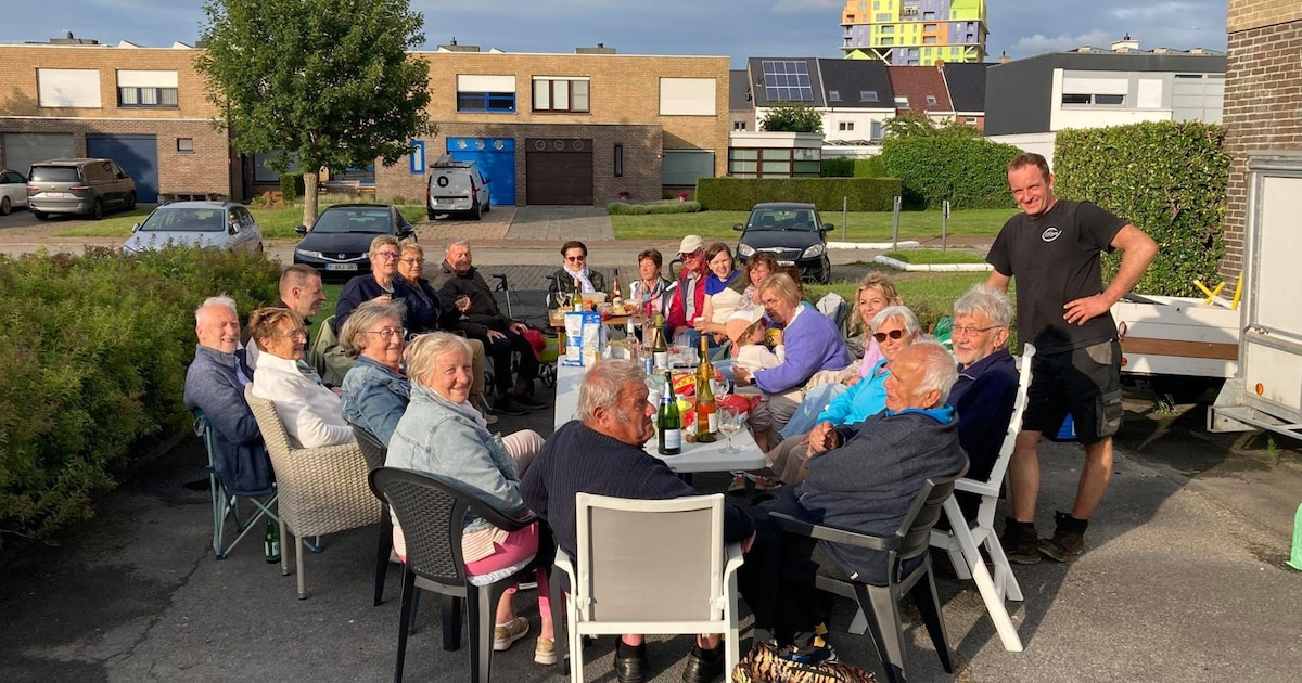 Knokke-Heist maakt inwoners warm voor ‘Stoep-eritief’: “Misschien ...