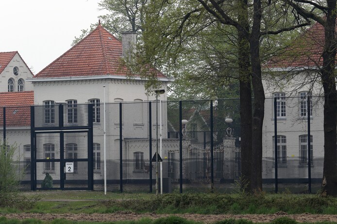 Gedetineerde krijgt 10 maanden extra celstraf voor geweld tegen cipiers | Hoogstraten | hln.be