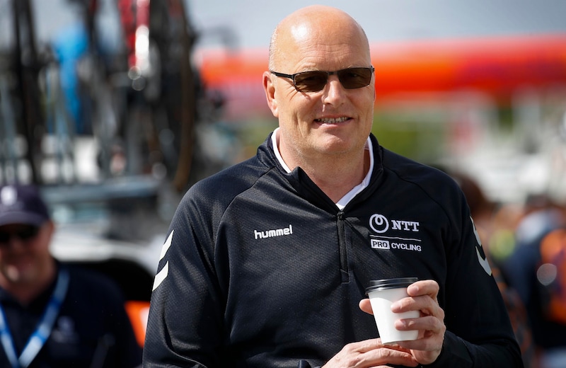 Ex-Tour-winnaar Bjarne Riis relativeert bidonincident tussen Pogacar en ...