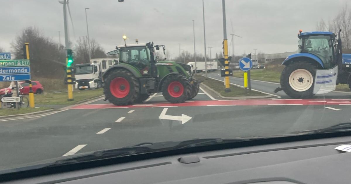 Boeren blokkeren op- en afrittencomplex aan E17 in Zele: ellenlange file tijdens avondspits ...