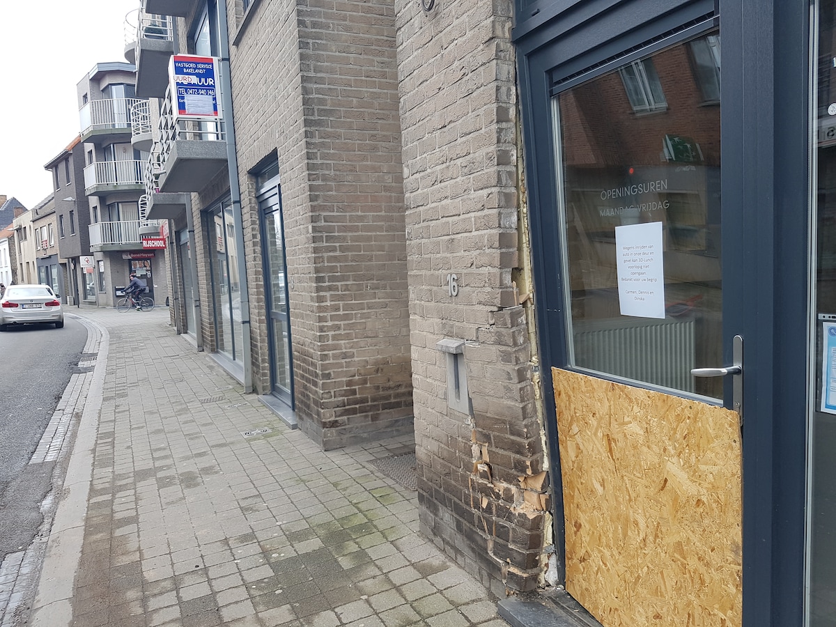 Auto ramt gevel en deur 3D-Lunch: zaak tot maandagmiddag gesloten ...