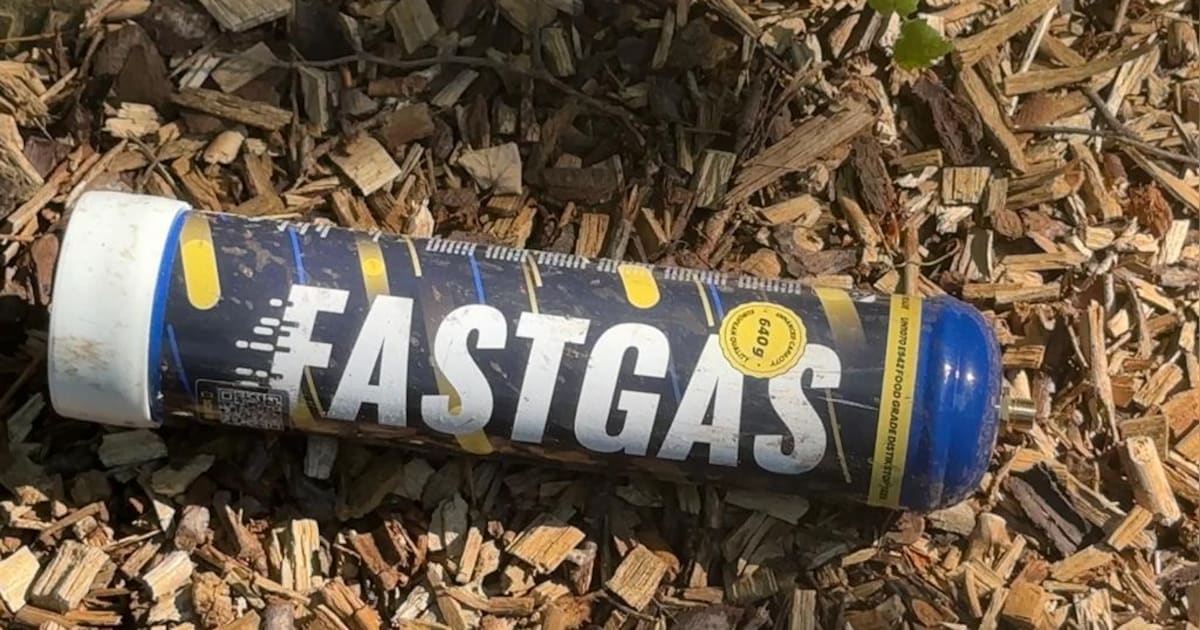 Drugs en fles lachgas aangetroffen bij controle van auto | Temse | HLN.be