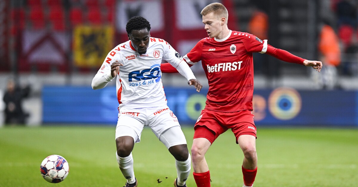 Dylan Mbayo (KV Kortrijk) stond op de Bosuil eindelijk nog eens aan de ...