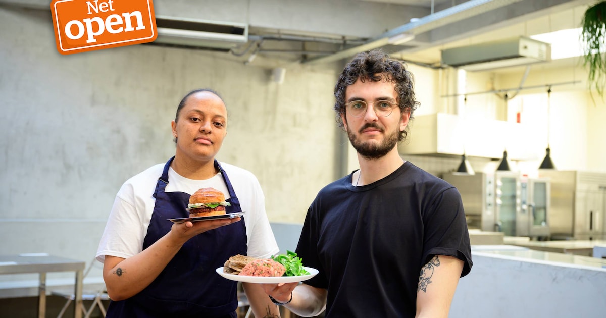 NET OPEN. Luca (32) maakt eigen vleesvervanger in vegan burgerrestaurant No Ghost: “Onze missie ...