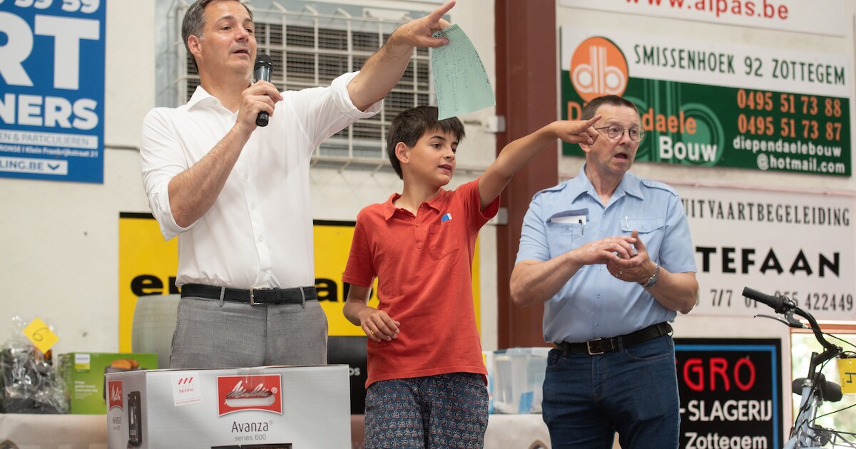 Open Vld keldert in opiniepeiling, maar premier De Croo weet in ...
