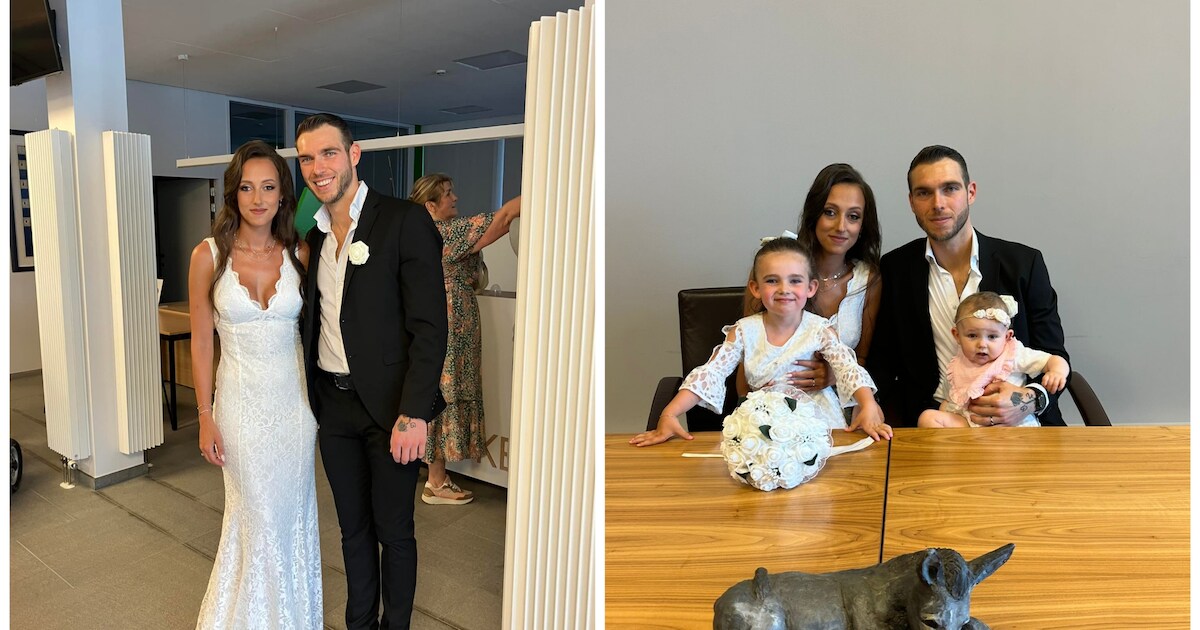 Bryan komt nietsvermoedend aan op gemeentehuis, en is een half uurtje ...