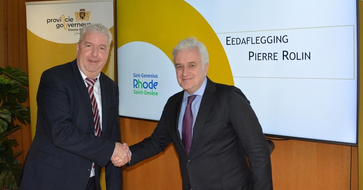 Pierre Rolin legt de eed af als burgemeester | Sint-Genesius-Rode | HLN.be