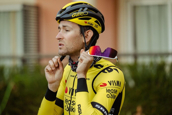 Tiesj Benoot over nieuwe aanpak die Van Aert winst in Ronde of Roubaix moet opleveren: “Een gok ...