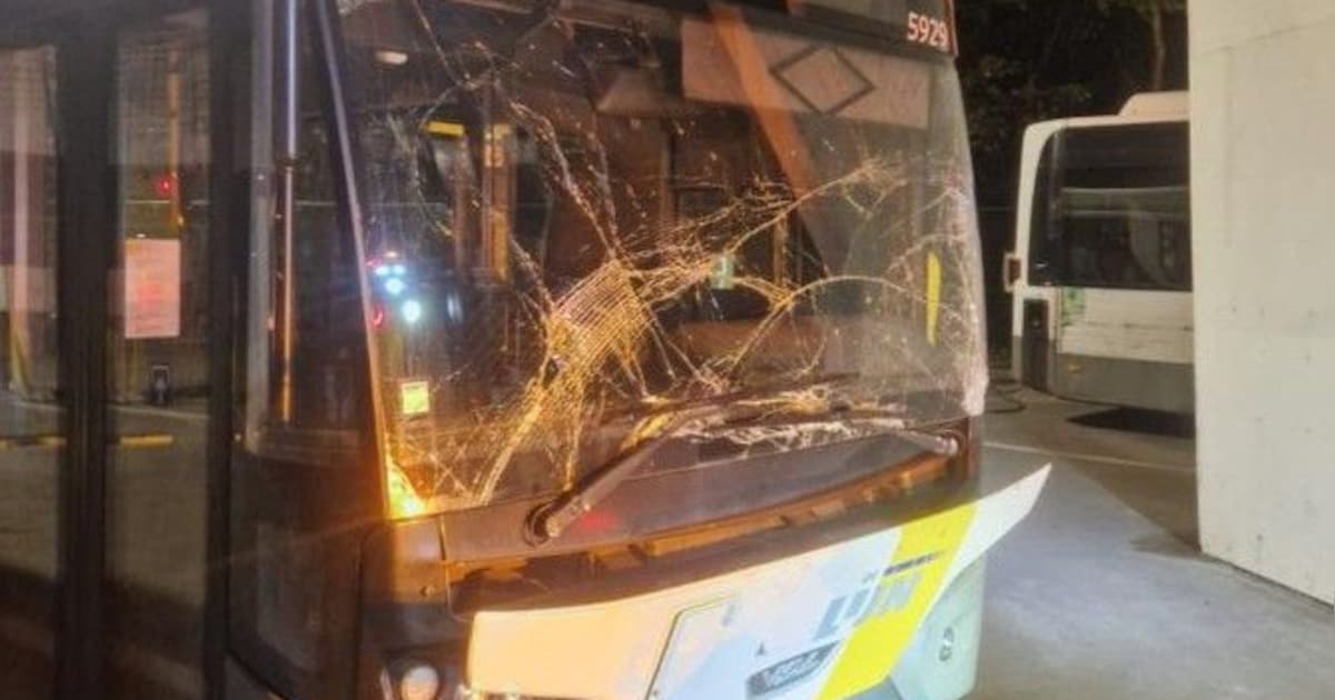 Oeps... buschauffeur vergeet handrem op te trekken voor toiletbezoek in ...