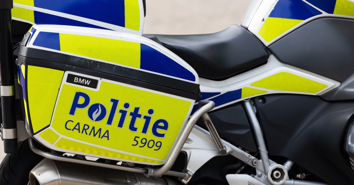 Auto botst tegen boom op Venlosesteenweg: man (68) uit Kinrooi raakt ...