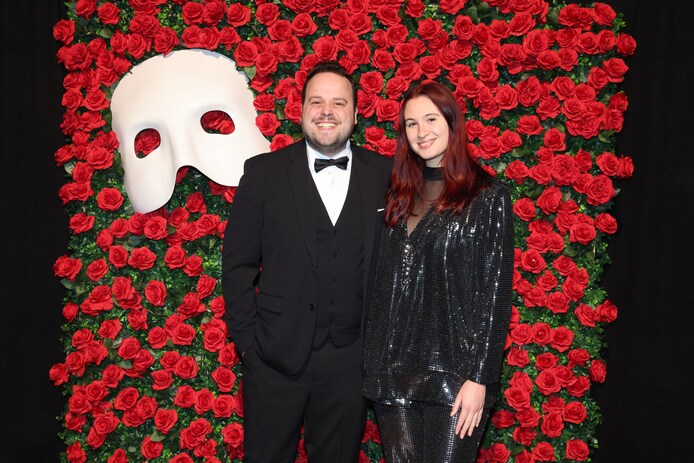 Ianthe Tavernier toont bolle buik op première ‘The Phantom of the Opera ...