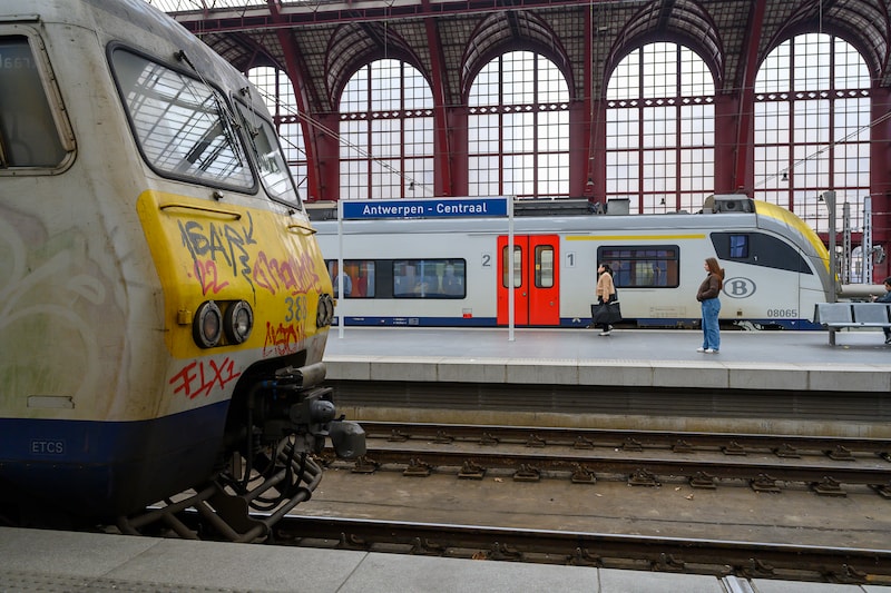 LIVE STORM CIARÁN. Ochtendspits op het spoor kan normaal verlopen ...