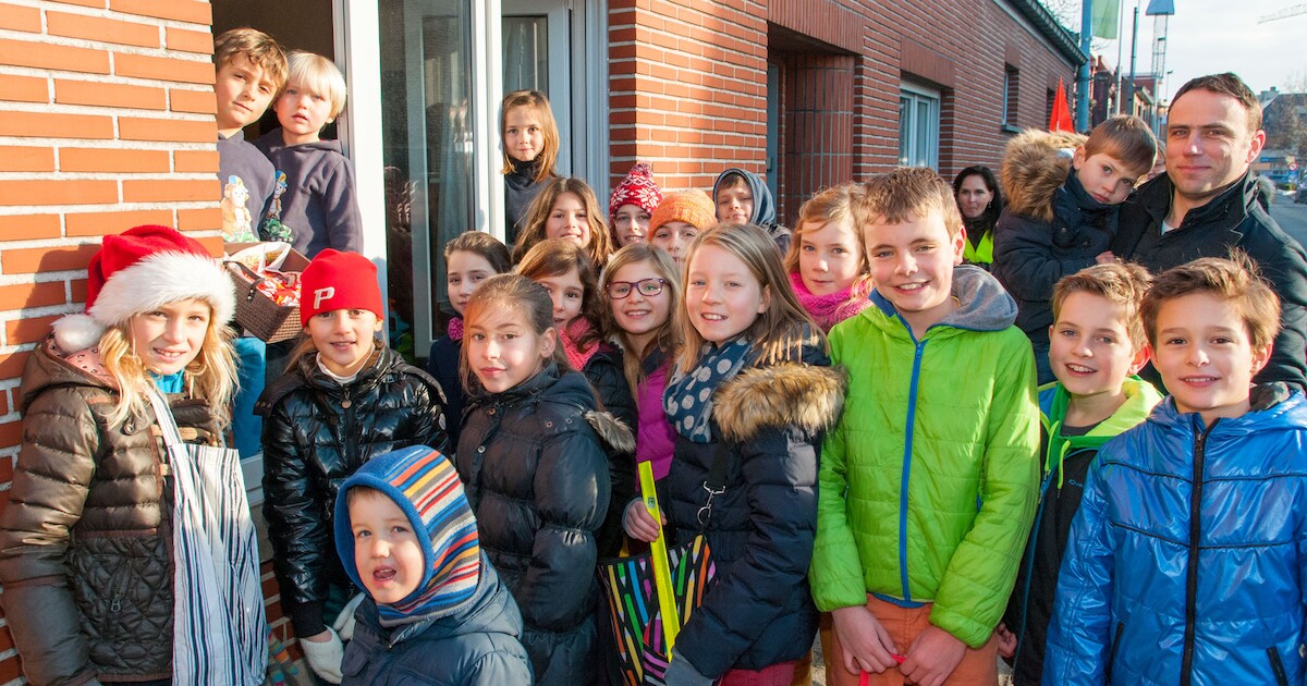 Nieuwjaarszangertjes van deur tot deur om 'koeken te zingen' | Regio ...