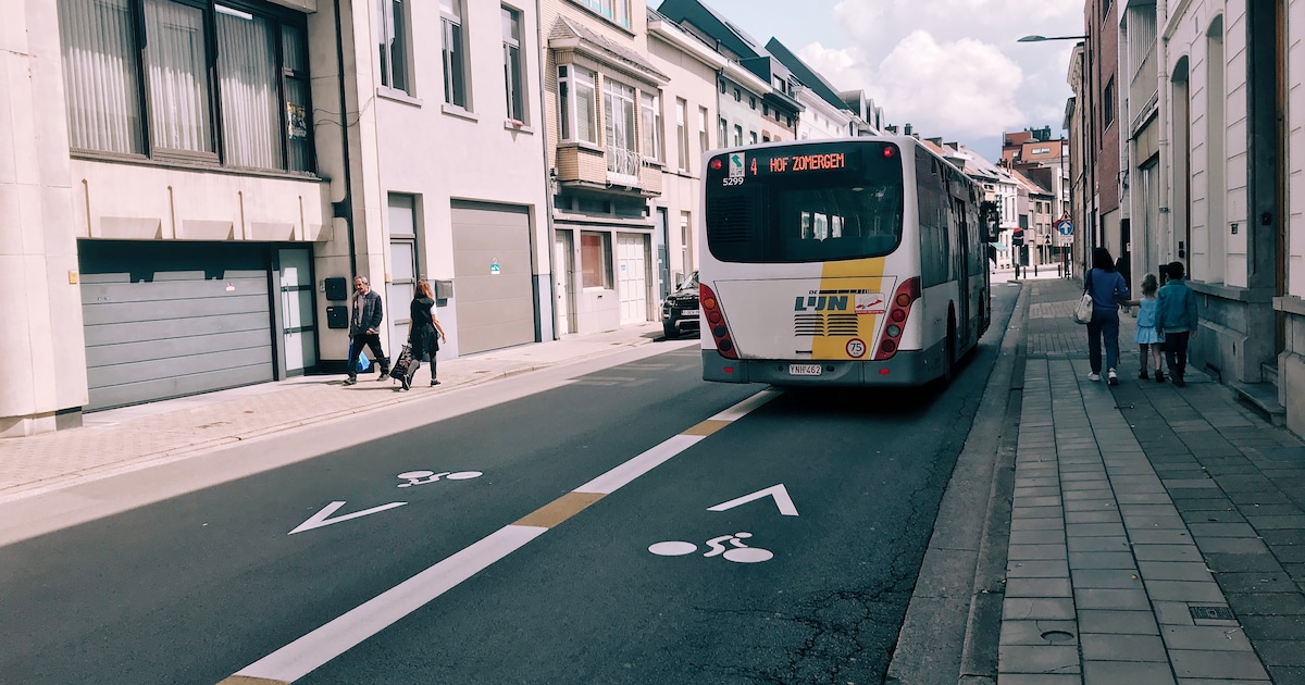 Busstrook in een fietsstraat? “Dan moeten bussen achter fietsers ...