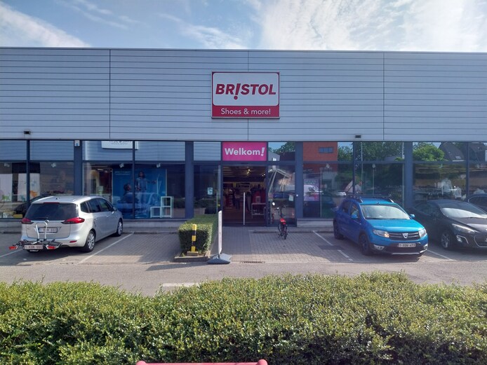 Geen stormloop bij Bristol Vilvoorde ondanks uitverkoop | Vilvoorde ...