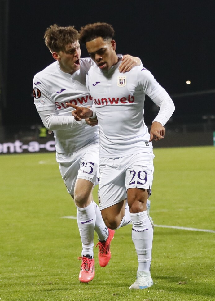 Hoe gokbedrijven en voetbalclubs het reclameverbod vanaf 2025 toch kunnen omzeilen: “Volgens de ...