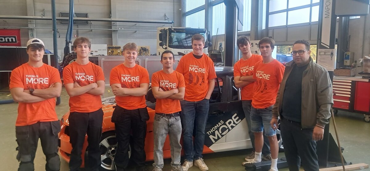 Studenten De Nayer sleutelen aan auto’s op InterClassics Brussels ...