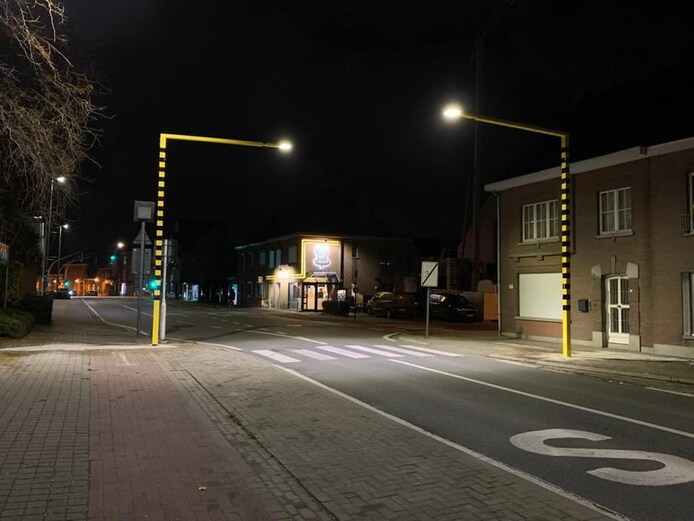 Schoolomgevingen veiliger gemaakt met puntverlichting, slagbomen en fietsstraten | Beveren | hln.be
