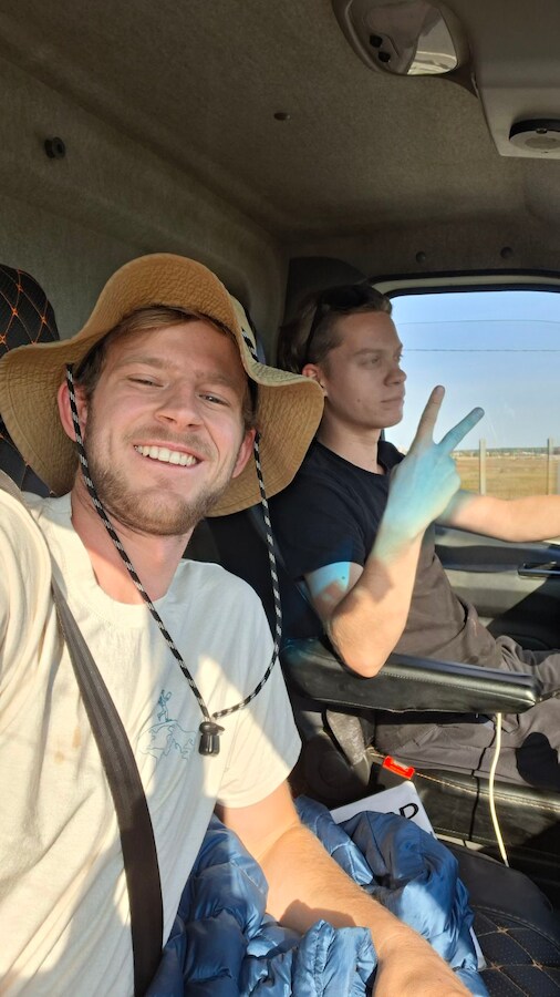 Cor (26) lift wereld rond in ‘onverbreekbaar’ record: “Met die agent in ...