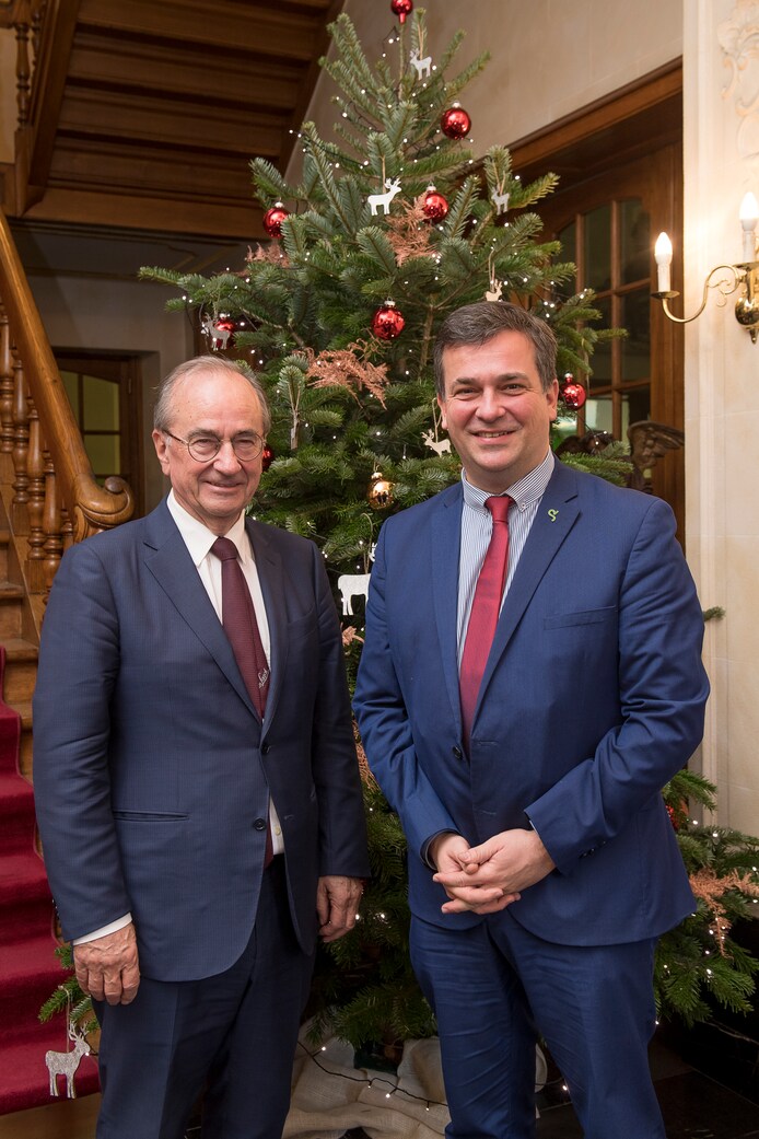 “Ik heb tegen vanavond 24.000 euro nodig. Kun je me niet snel helpen ...