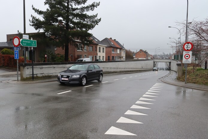 Grote Heimelinkstraat krijgt wegversmallingen en fietspaden: “Verkeersdrukte opvangen na knip in ...