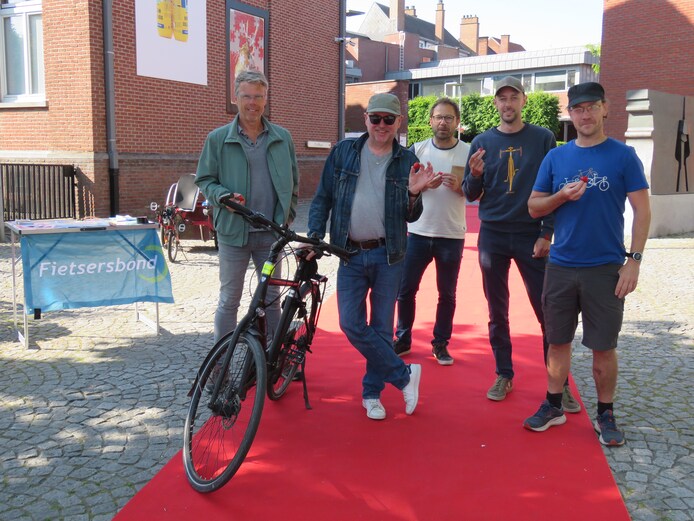 Fietsersbond pleit via applausactie voor knip aan Lakenmarkt: “Graag groen plein in plaats van ...
