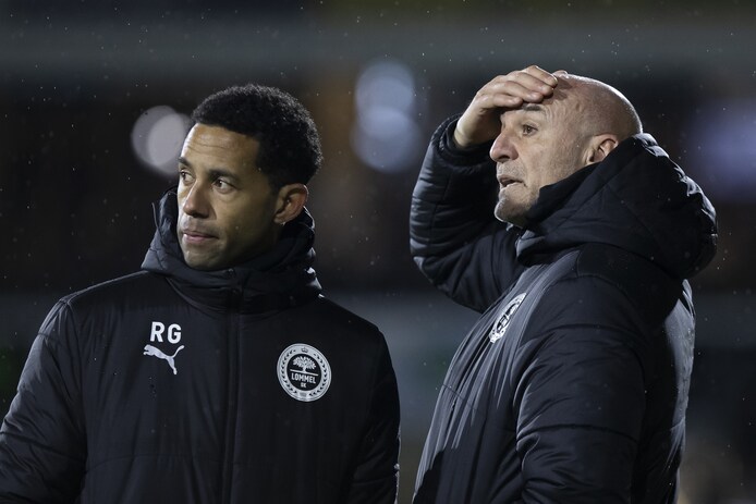 Steve Bould neemt afscheid van Lommel SK en keert terug naar Engeland ...