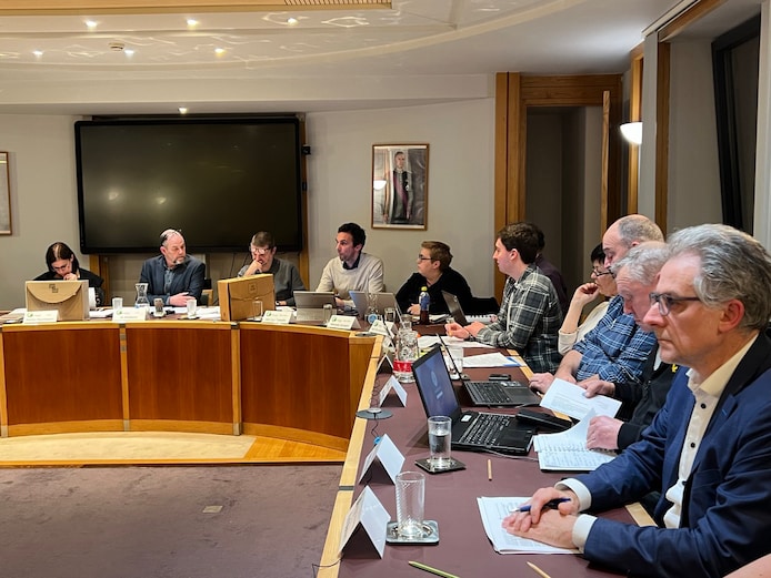 Meerderheid heeft geen zin in extra gemeenteraad, maar die komt er ...