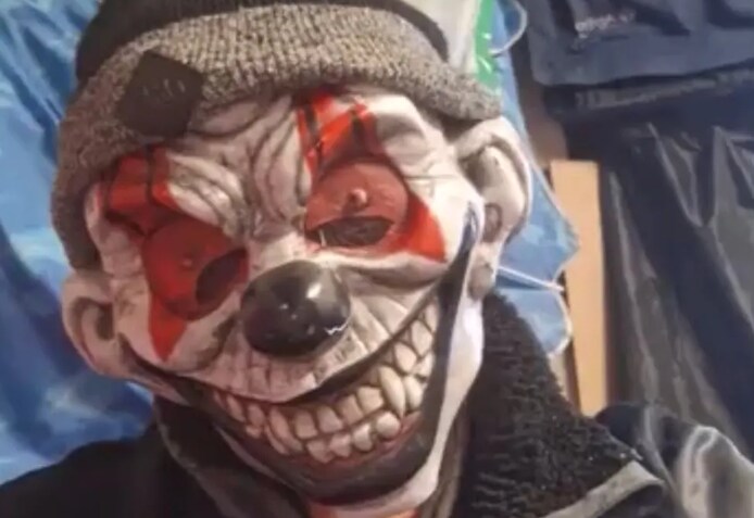 Dader van moord op Duits gezin spoorloos, dorp leeft in angst: “Hij ...