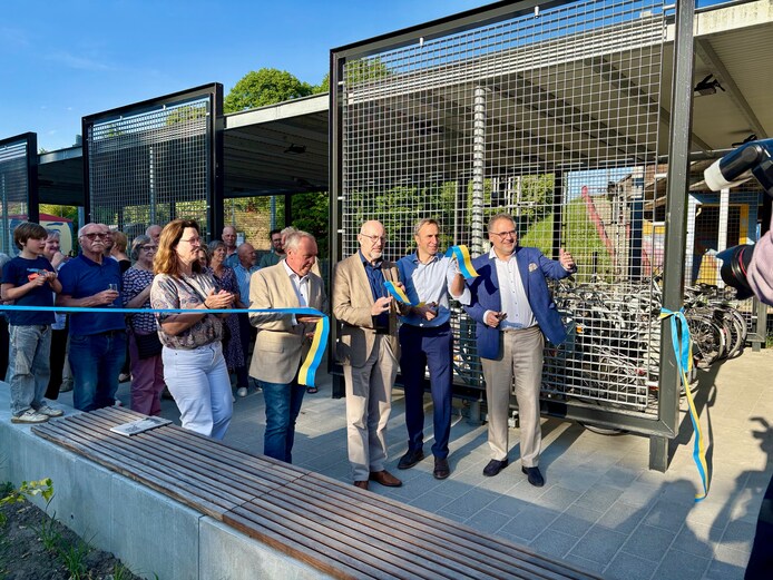 Buurt toost op geslaagde facelift van Ekerse stationsomgeving: “Maar ...