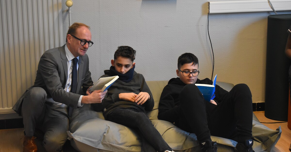 Minister Ben Weyts (N-VA) bezoekt GO!-campus Wemmel om ...