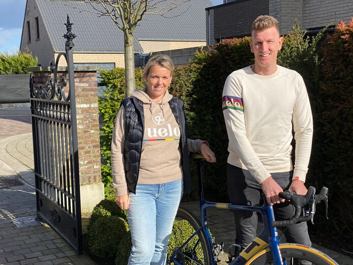 Loodgieter Stef lanceert kledinglijn met knipoog naar wielrennen: “Ik ...