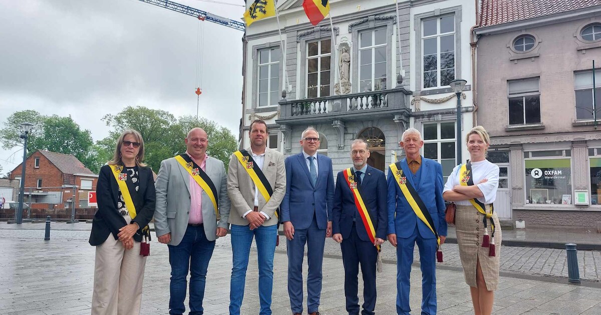 Oud gemeentehuis zet deuren komend weekend open voor publiek | Assenede | HLN.be