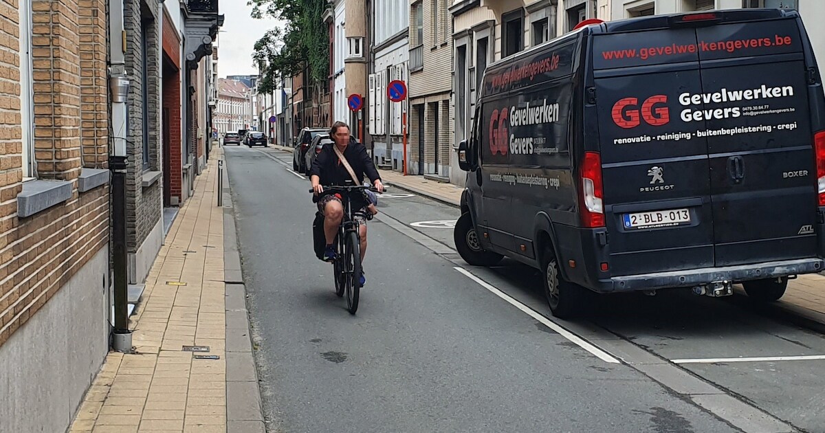 Extra politiecontroles op roekeloos rijgedrag fietsers en steppers: “Veel mensen storen er zich ...
