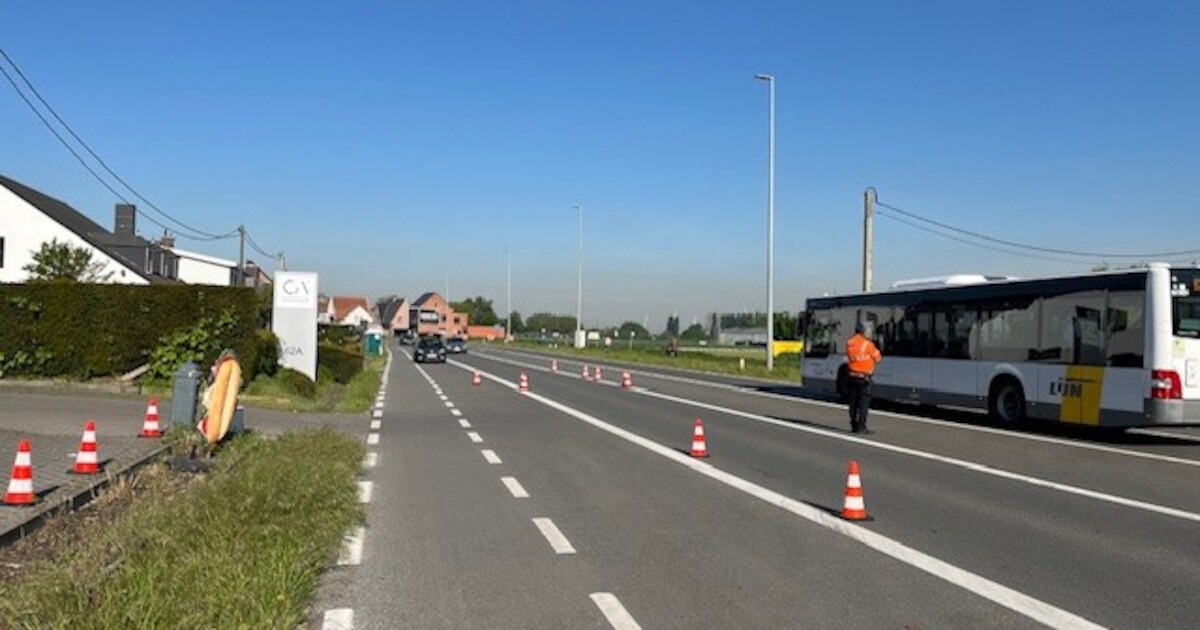 Politie trekt zes rijbewijzen in van chauffeurs met gsm achter stuur ...