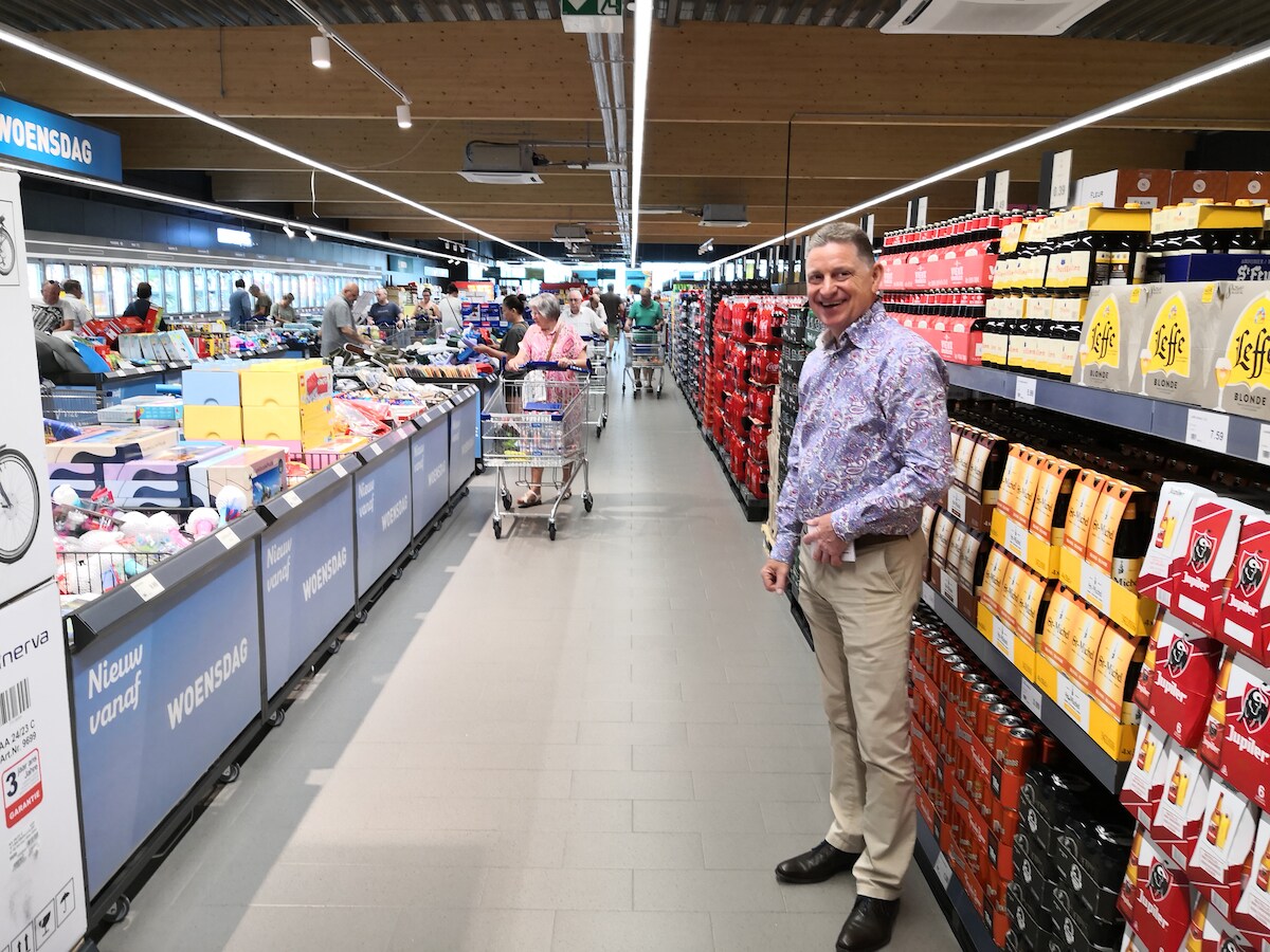 NET OPEN. Vernieuwde Aldi is terug open: “Veel meer beleving, licht en ruimte” | Foto | hln.be