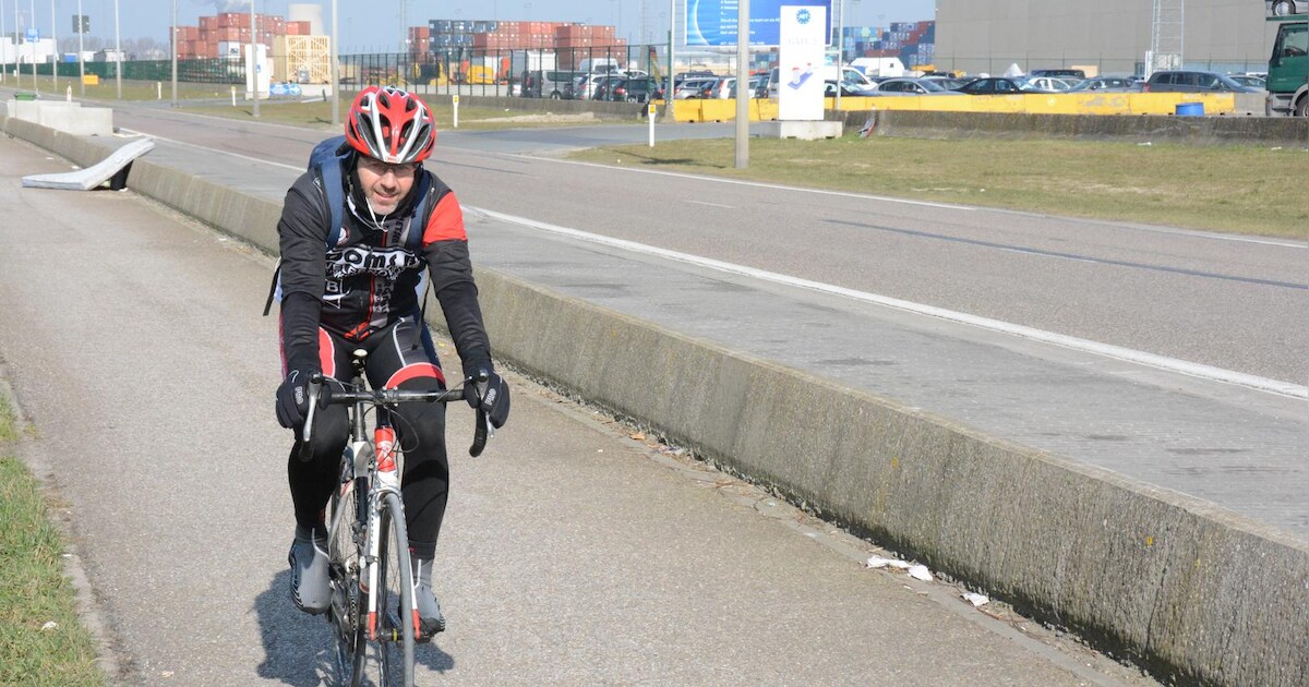 1 op 3 werknemers even snel met fiets in haven | Beveren | HLN.be