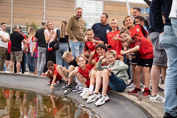 IN BEELD. Rood-witte invasie: Bosuil neemt heel Kinepolis over voor ...