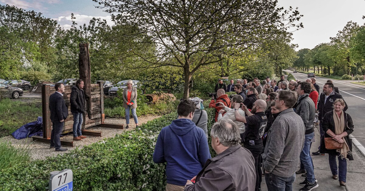 Jan Fieuw onthult kunstwerk met artefacten uit WO I: Poelkapelle zet ...