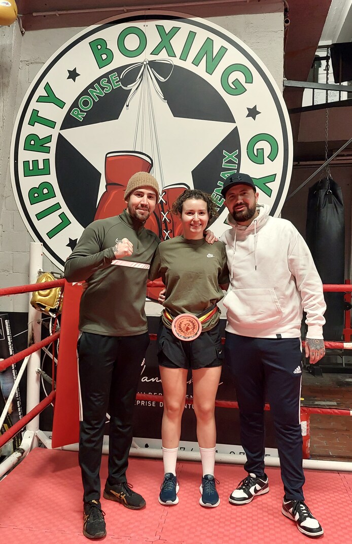 Juf Sarah van het zesde leerjaar is Belgisch kampioen boksen: “Drie ...