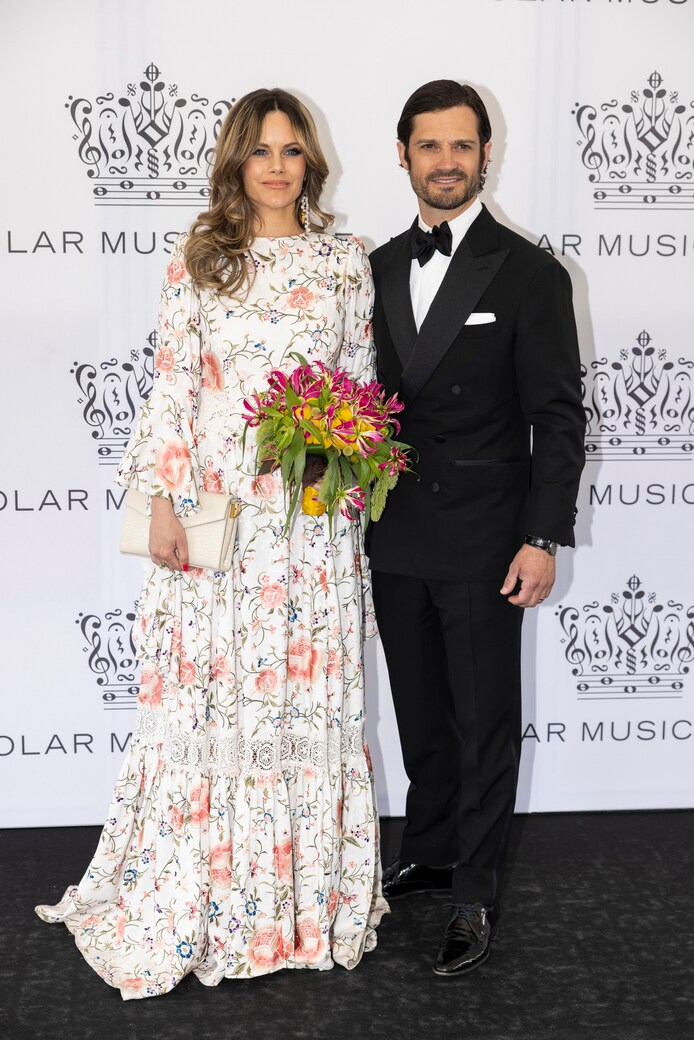 ROYALTYCHECK. Eredoctoraat voor Mathilde, neongele jurk voor Victoria ...