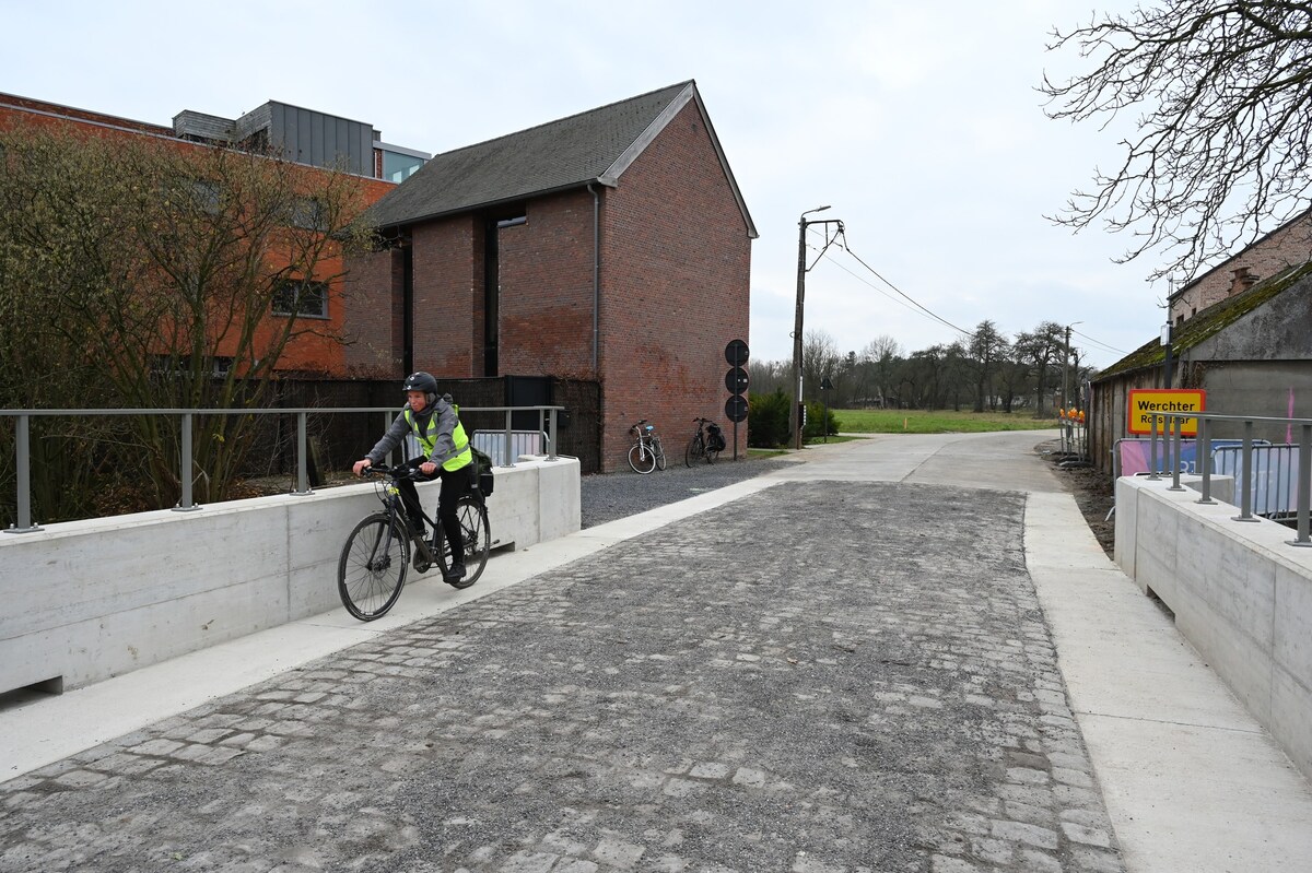 Nieuwe en smallere brug over de Laak moet snelheid van beurtelings ...