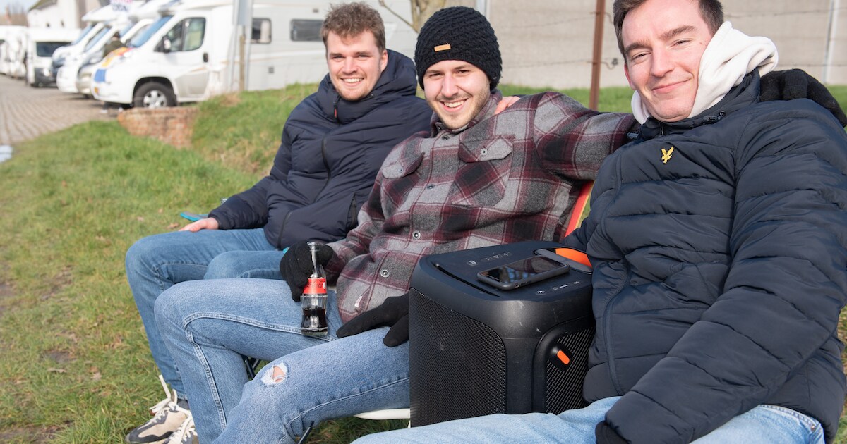 Jens, Tom en Jellen brengen naar de Omloop hun eigen discobar mee ...