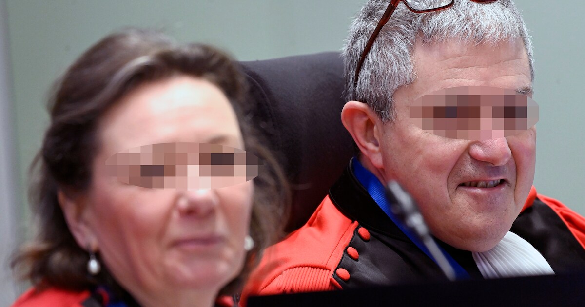 Procureurs gaan voort met voorlezen van akte van beschuldiging ...