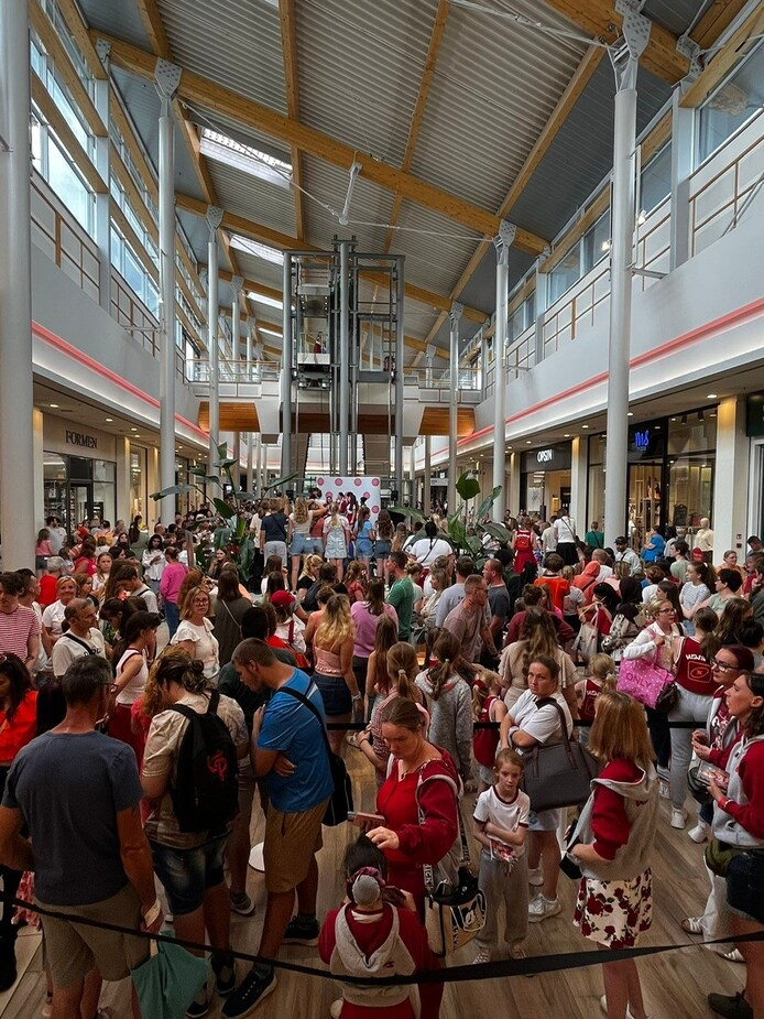 Signeersessie No Direction en Liam van Milo brengt 350 fans op de been ...