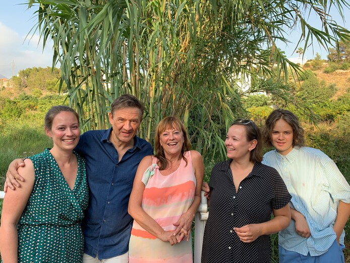 EXCLUSIEF. Dochter Winnie interviewt vader Bart Peeters: “Wie mijn ...