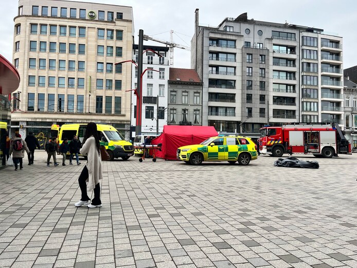 Medische interventie op Operaplein in Antwerpen: politie en ...