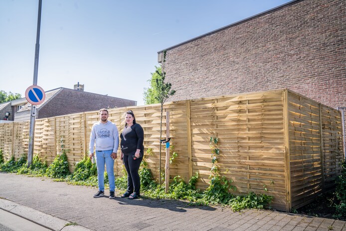 Bewoners kunnen niet geloven dat hun tuinafsluitingen plots weg moeten ...