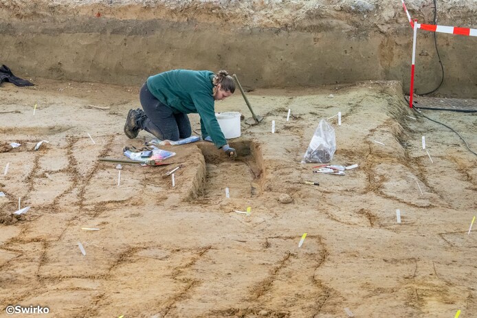 Archeologen leggen Jennemiekeskerkhof bloot: 2.000 skeletten verwacht tijdens opgravingen aan de ...